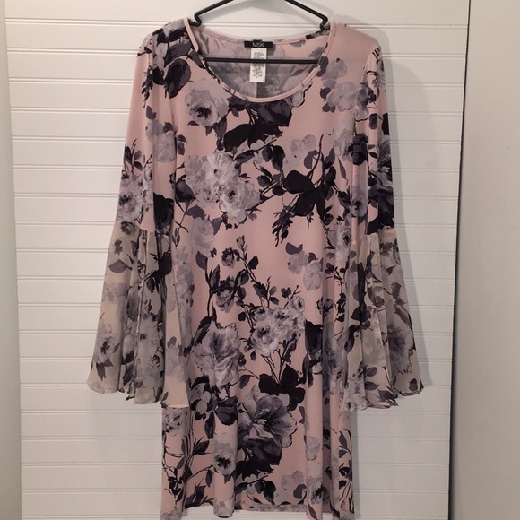 MSK | Dresses | Msk Floral Dress With Split Chiffon Bell Sleeves | Poshmark